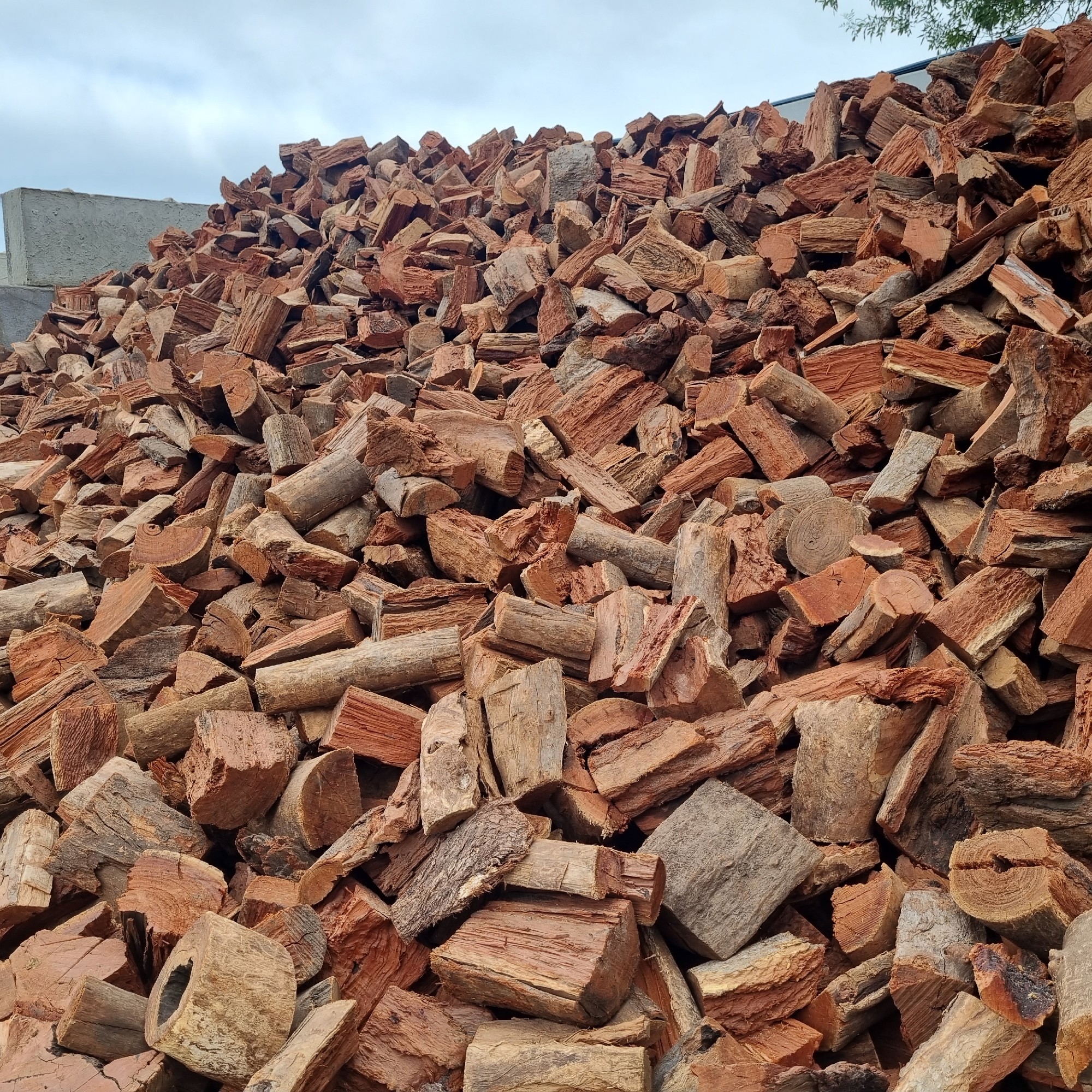 9.5M3 RED GUM FIREWOOD | Westernport Sand & Soil